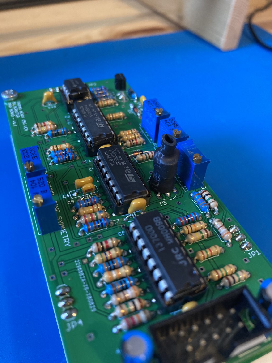 Thomas Henry 555 VCO – DIY Eurorack Synth Stuff