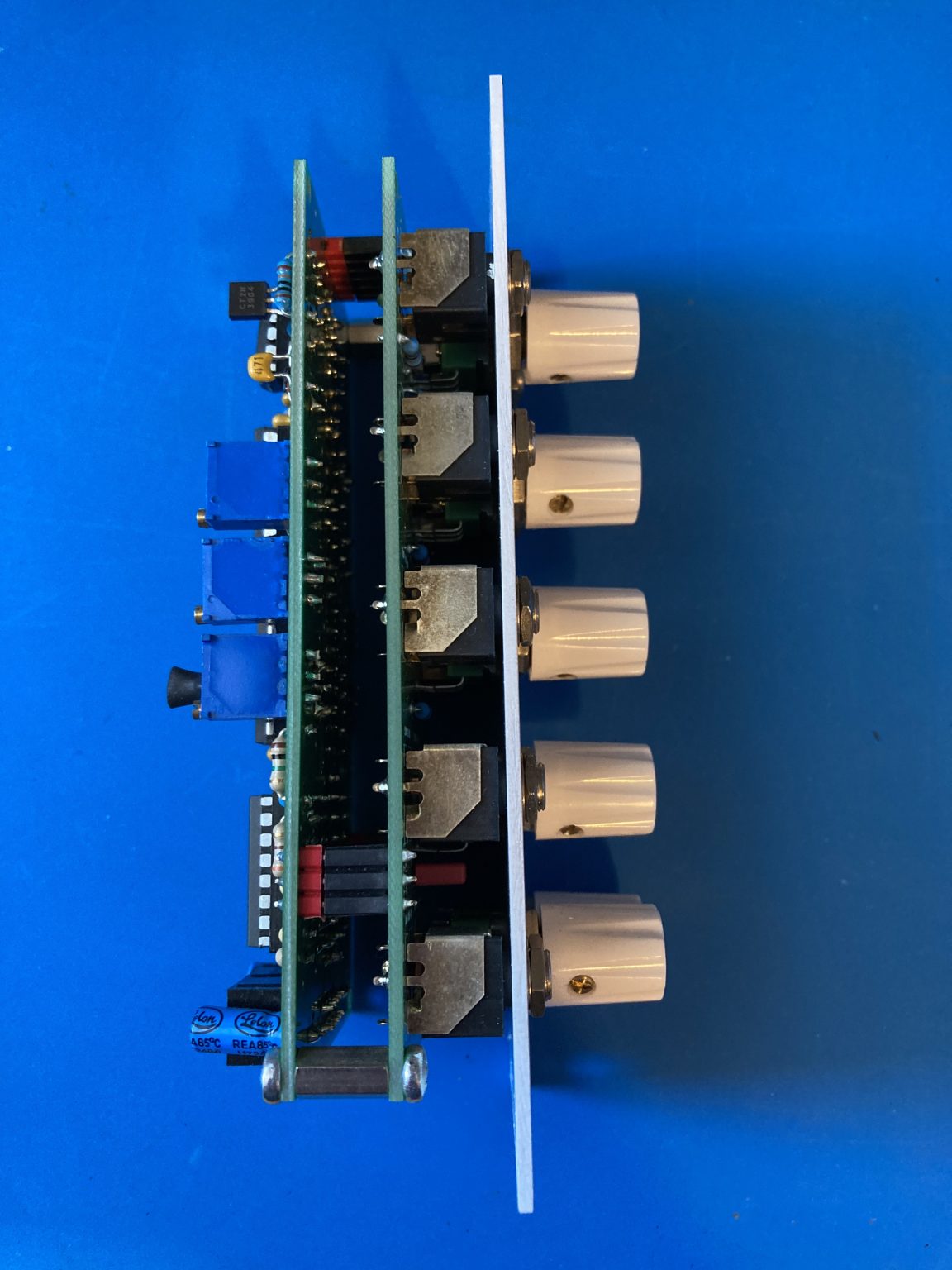 Thomas Henry 555 VCO – DIY Eurorack Synth Stuff